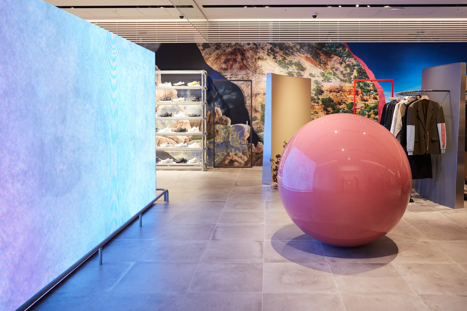 ついにオープンしたSELECT by BAYCREW’Sの様子を公開。 | SELECT by BAYCREW’S -虎ノ門の進化を加速する、“人”を繋ぐ新しいセレクトショップ。-